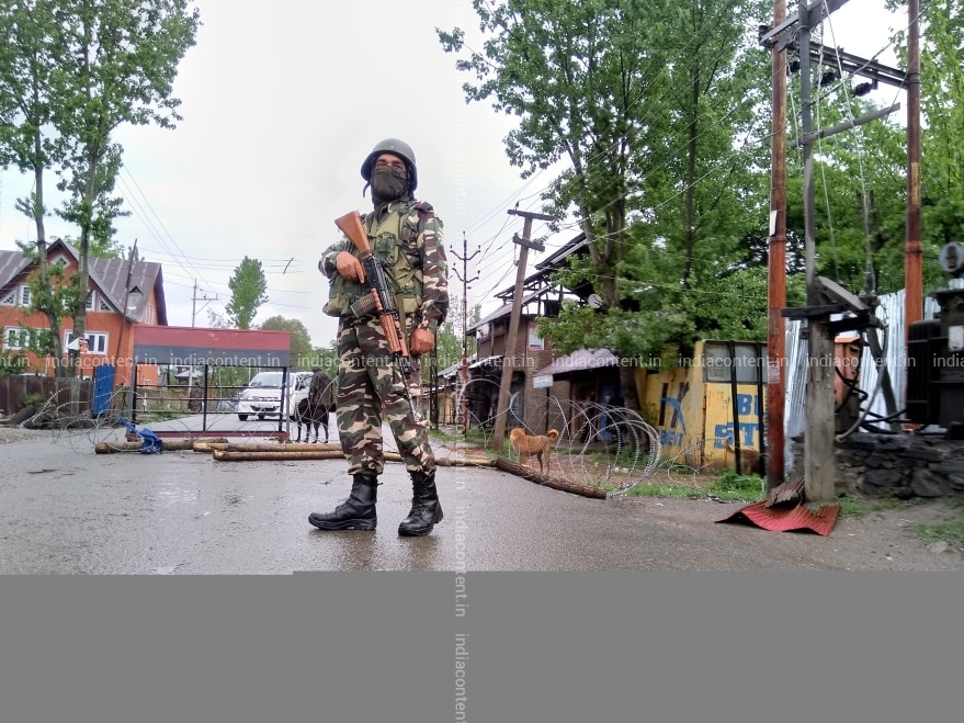 Buy Military personnel after encounter in Handwara Pictures, Images ...