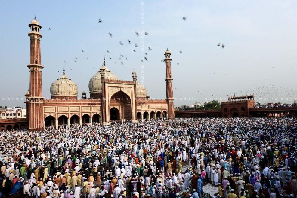 Buy Muslims offer Eid al Fitr prayers at the Jama Masjid Mosque ...