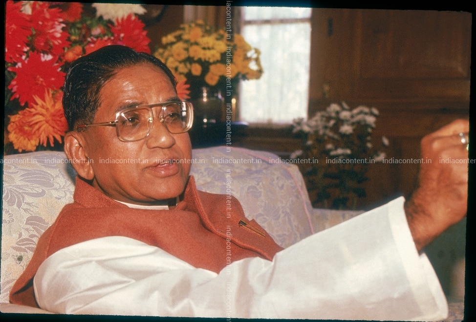 Buy M CHENNA REDDY TALKING WITH ACTION Pictures, Images, Photos By ...