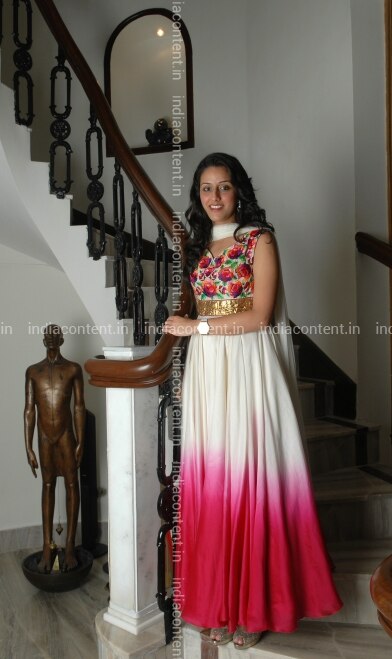 Buy RADHA KAPOOR Pictures, Images, Photos By MANDAR DEODHAR - Archival ...