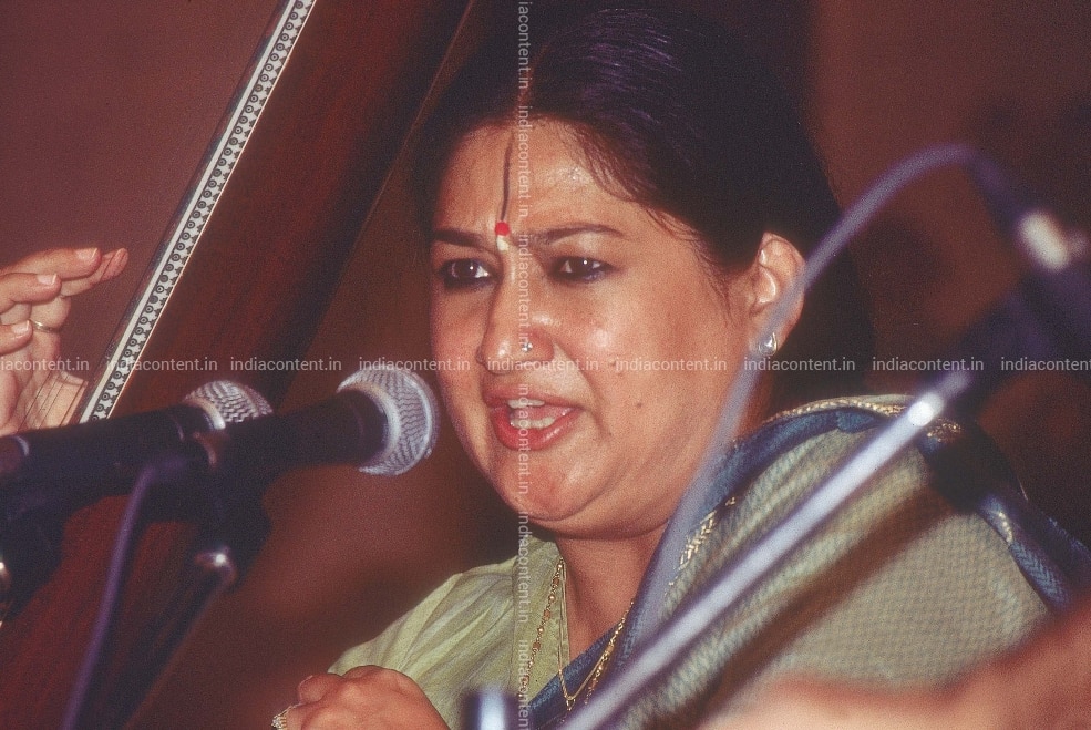 Buy SHUBHA MUDGAL Pictures, Images, Photos By India Today - Archival ...