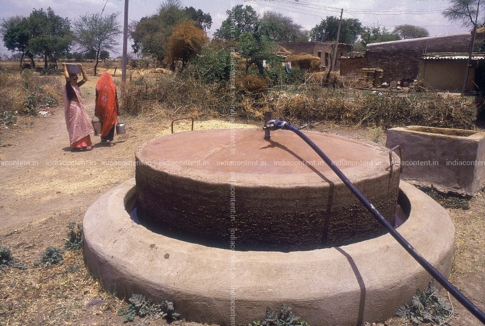 Buy GOBAR GAS PLANT Pictures, Images, Photos By India Today - Archival ...