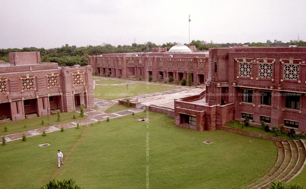 Buy INDIAN INSTITUTE OF MANAGEMENT LUCKNOW Pictures, Images, Photos By ...