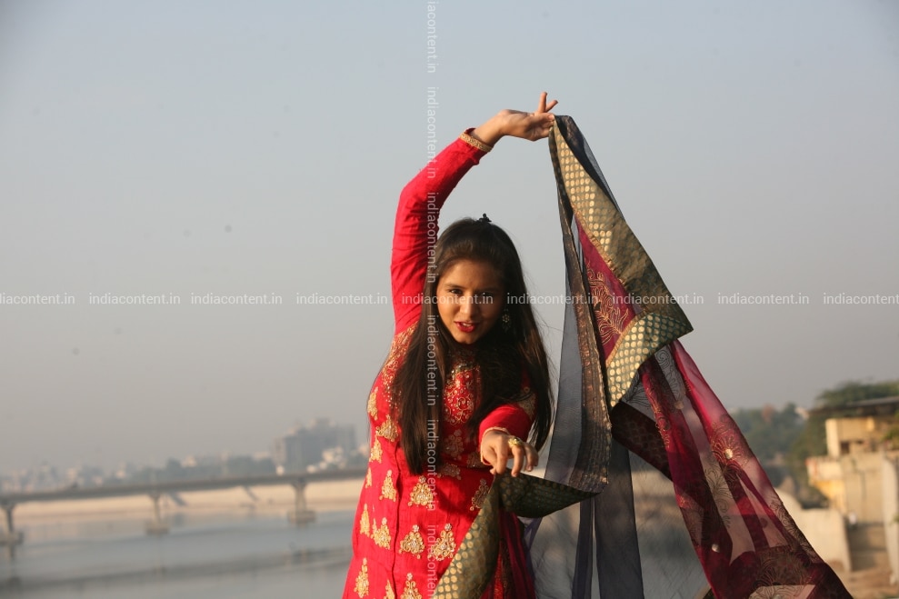 Buy Aishwarya Majmudar Pictures, Images, Photos By Shailesh Raval ...