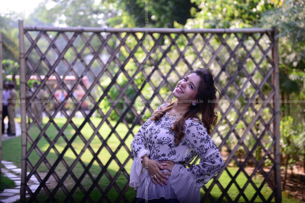 Buy Aishwarya Majmudar Pictures, Images, Photos By Shailesh Raval ...