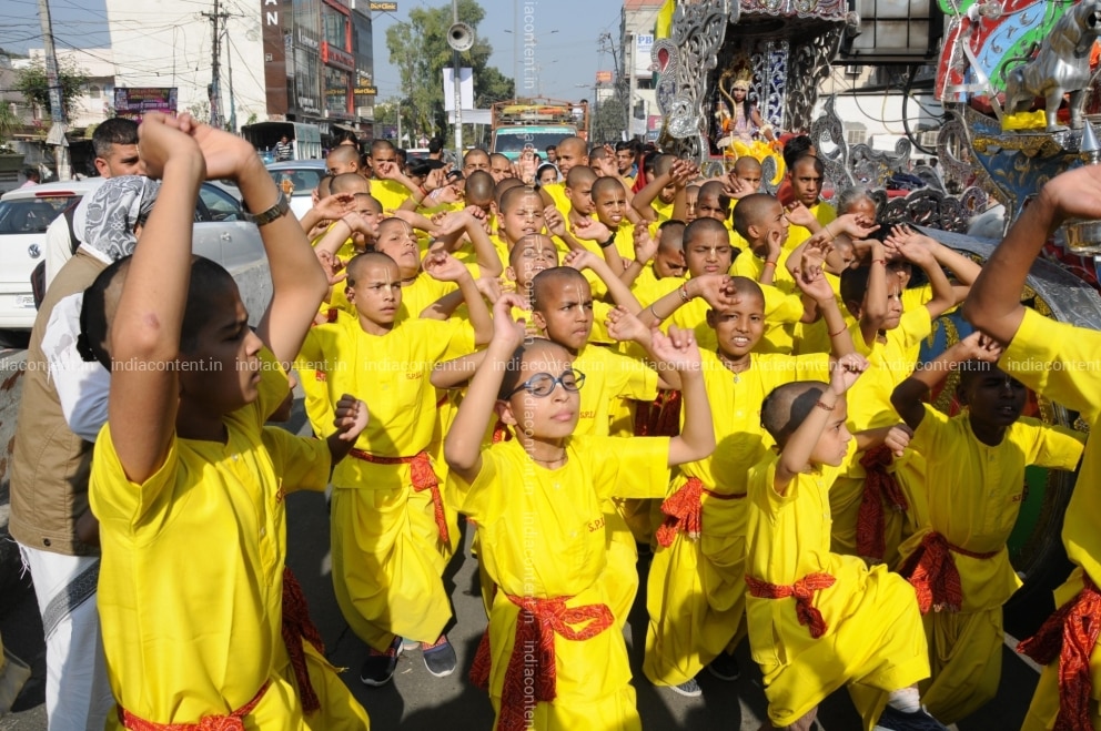 Buy Amritsar Young devotees participate in Jagannath Rath Yatra ...