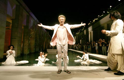 Rohit Bal steals the show at Couture Week