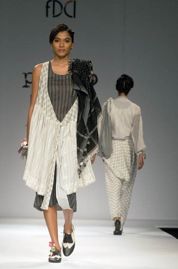 Aneeth Arora's 'Pero' collection at WIFW