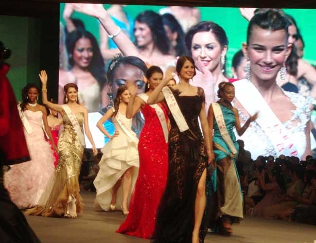 Stunning beauties at World Fashion Designer Award