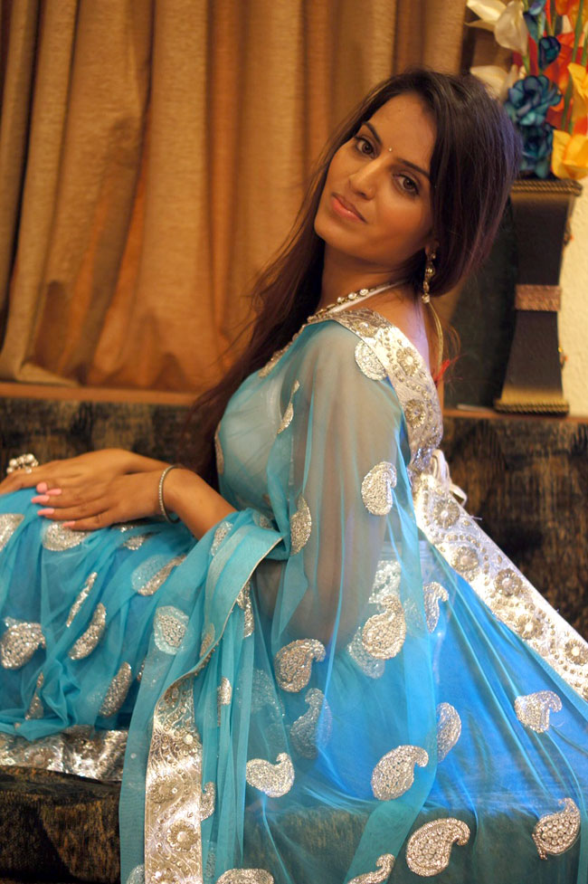 Now Meghna Patel wears saree for Narendra Modi!