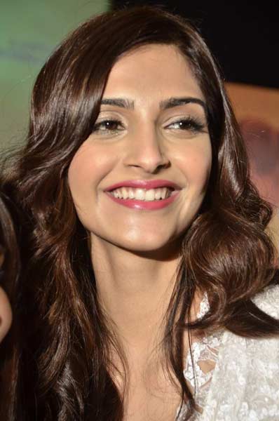 Sonam Kapoor finds love letters charming