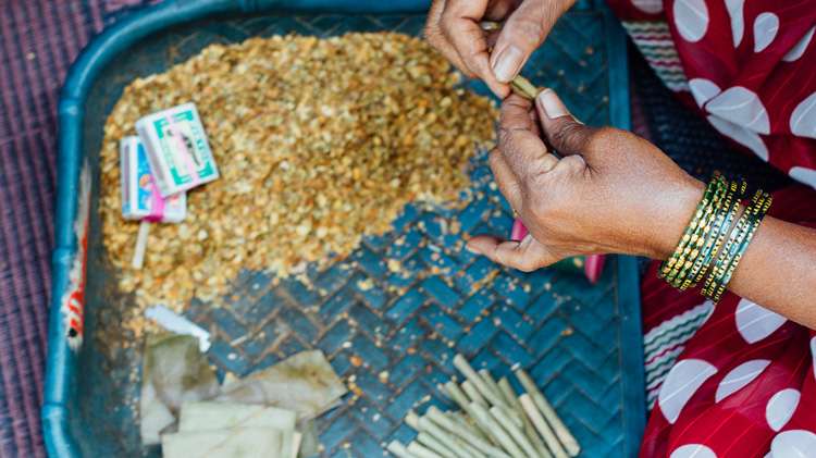 In this Indian city, knowing how to roll a 'bidi' makes a woman an ...
