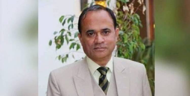 कॉलेज के फंक्शन में प्रोफेसर ने लड़कियों को भी बुलाया था, इसलिए उसे मार ...