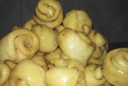 गणगौर पर प्रसाद में बनाइए मीठे गुने, ये है आसान तरीका - How to make ...