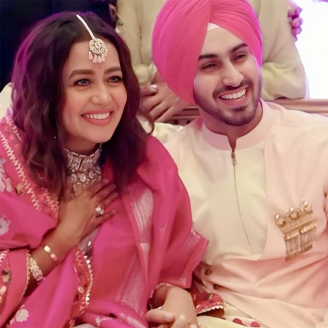 नेहा कक्कड़ और रोहनप्रीत सिंह का हुआ रोका - Neha kakkar and rohanpreet ...