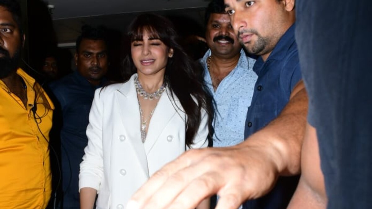 कैमरे के फ्लैश से परेशान हुईं सामंथा, पर चेहरे से नहीं गई स्माइल ...