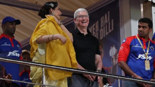देसी अंदाज में IPL मैच देखने पहुंची ये एक्ट्रेस, साथ में दिखे ऐपल CEO ...