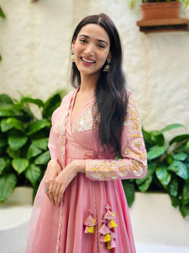 '12th Fail' अभिनेत्रीचे 'हे' फोटो पाहून घायाळच व्हाल!