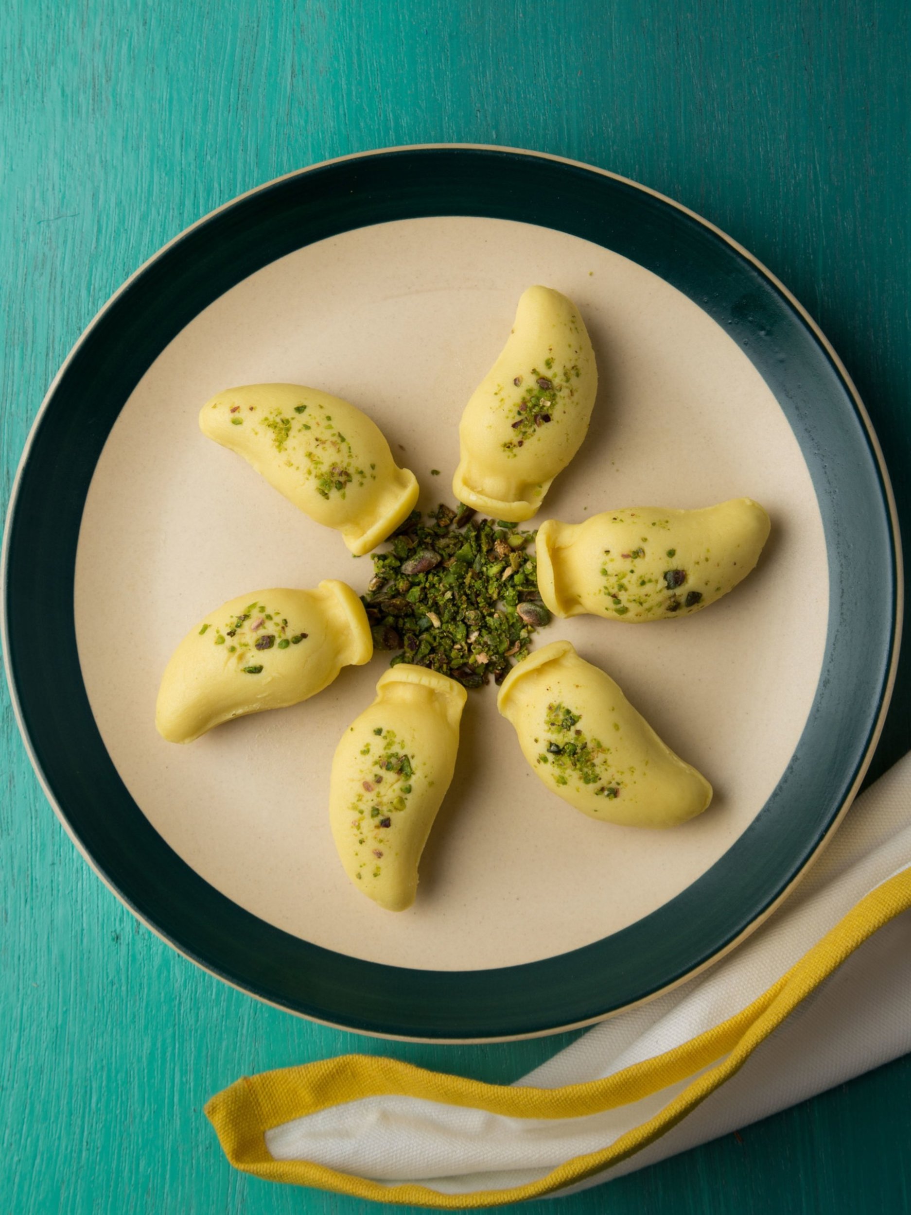 Durga Pujo 2021 Sweet Rasogolla Mishti Sandesh one must try in kolkata ...