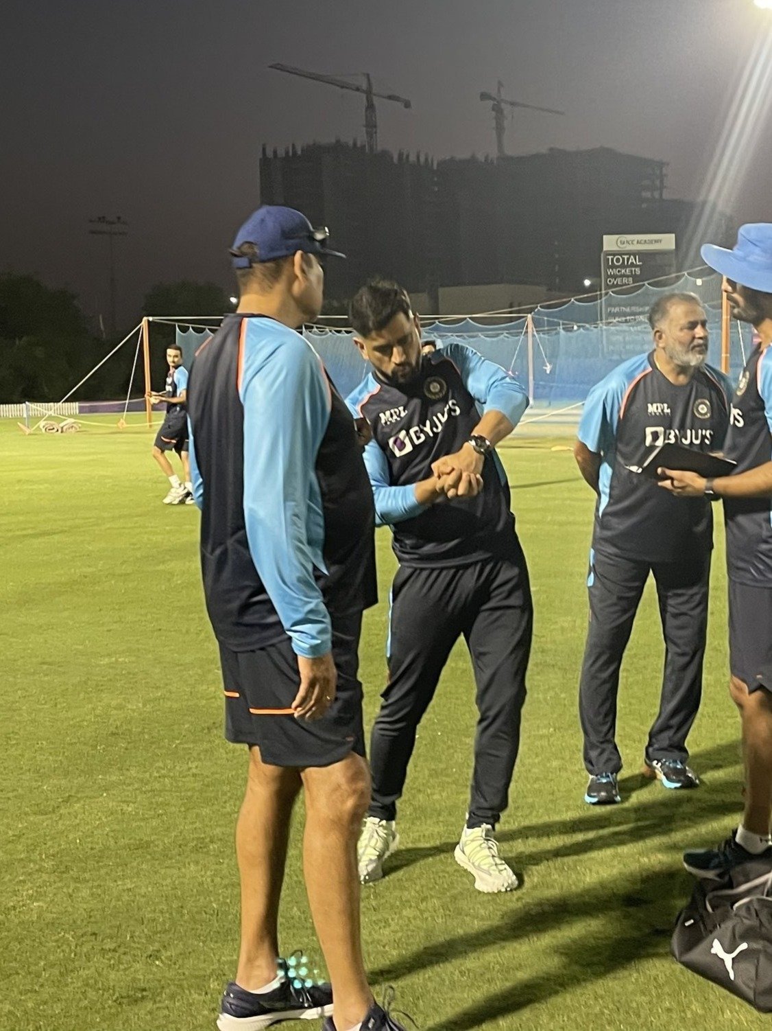 World Cup: Mentor Dhoni joins Team India