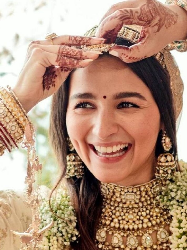 Celeb Brides Who Wore Sarees With Veil