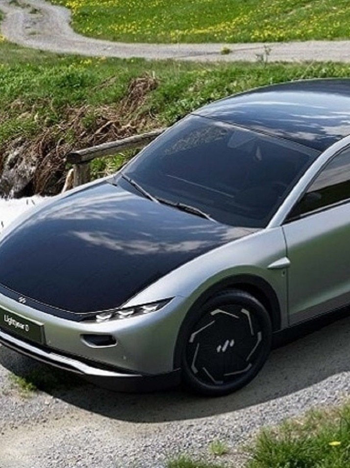 दुनिया की पहली सोलर पावर कार, माइलेज 695 KM - Lightyear 0 solar power ...