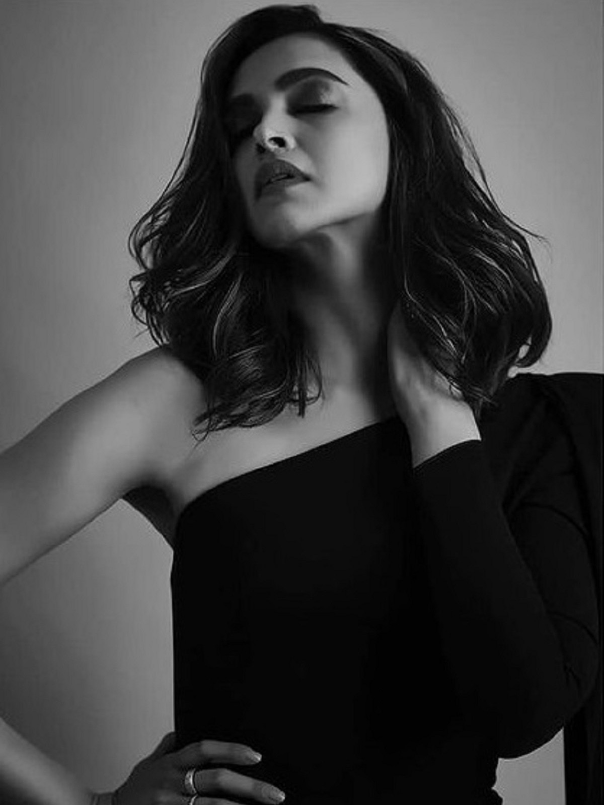 Deepikas Glam Hairstyles