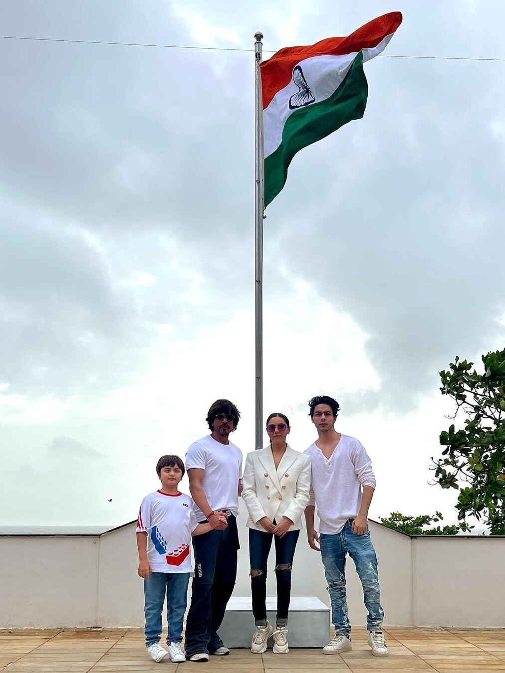 SRK to Rajinikanth, Celebs Share I-Day Wishes