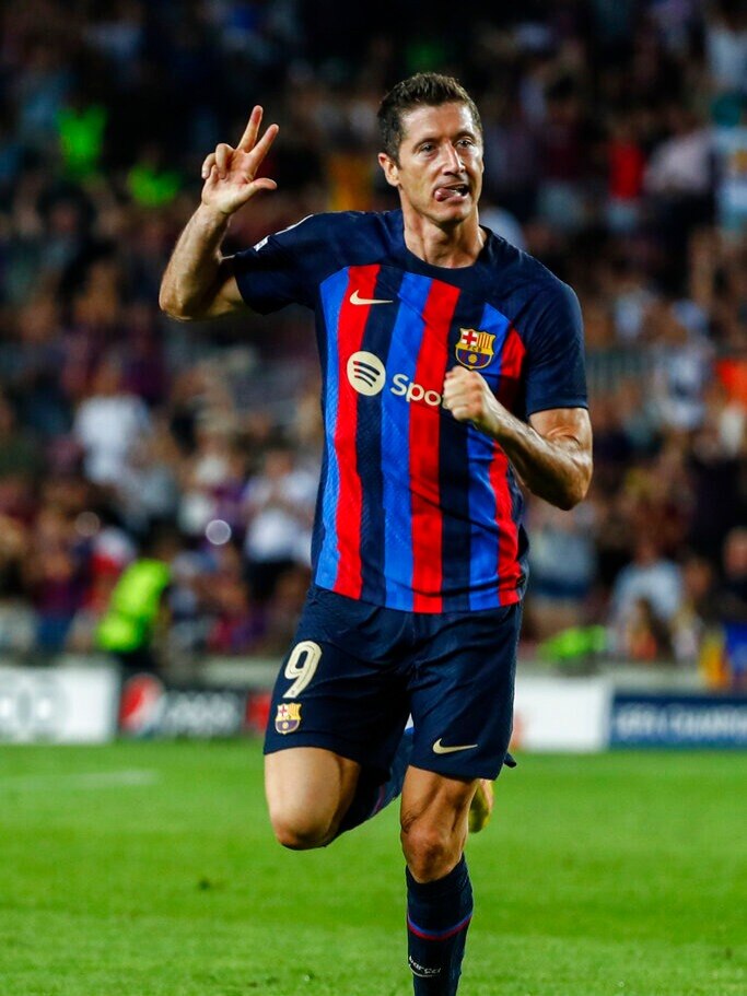 Lewandowskis historic hat-trick at UCL