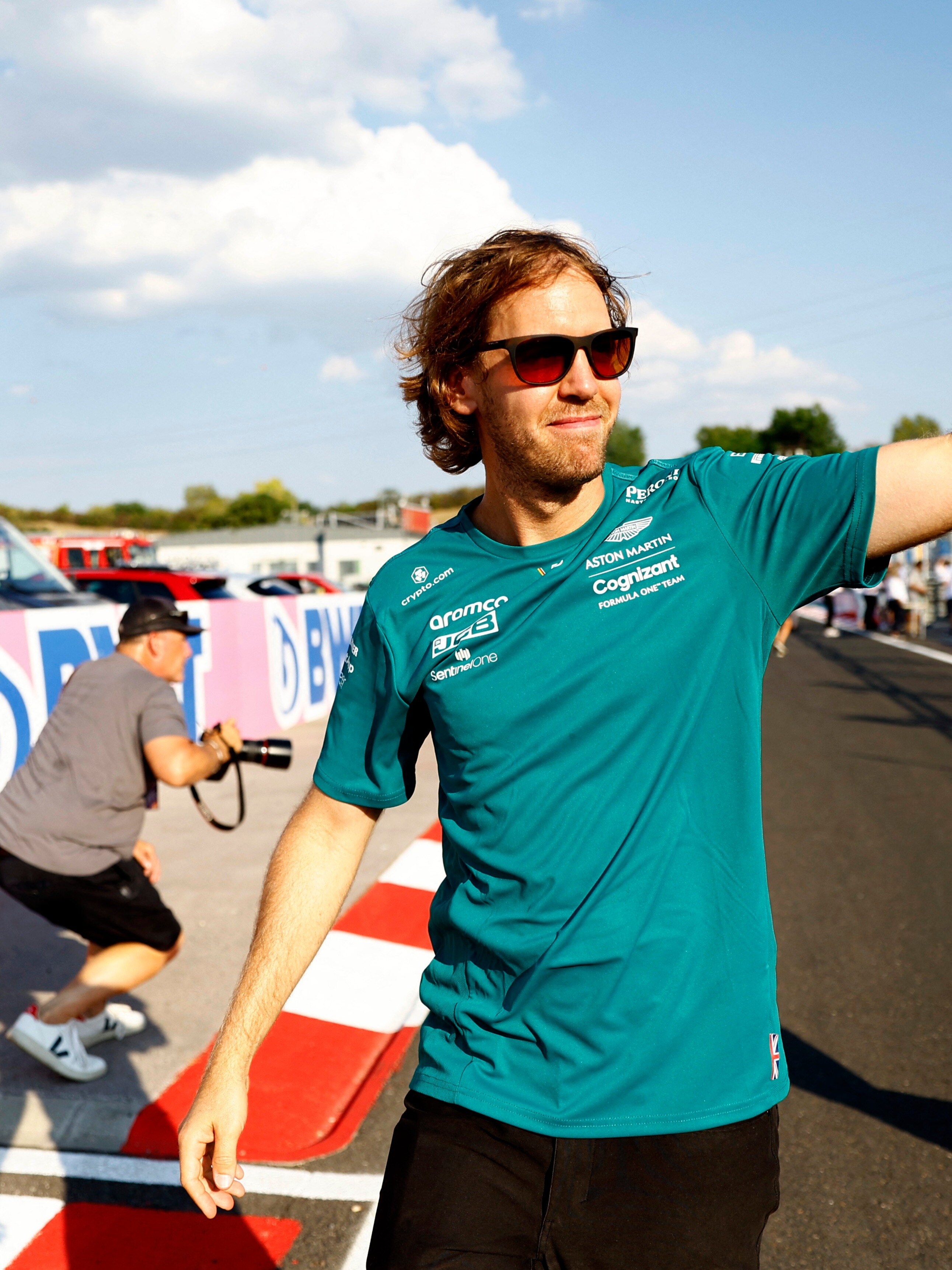 Who should replace iconic Seb Vettel?