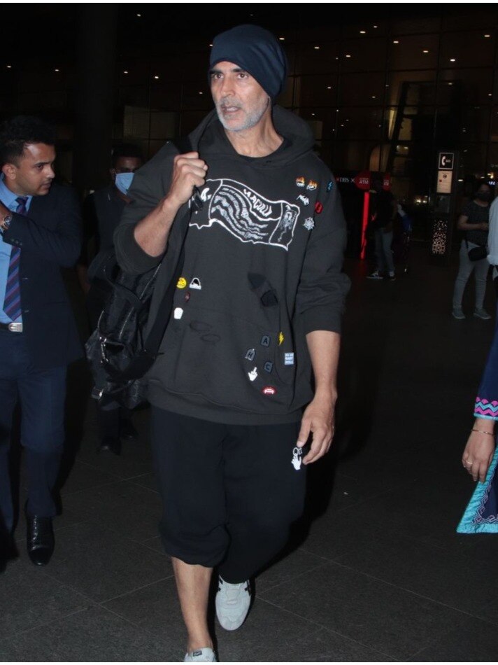 सफेद दाढ़ी, जॉगर्स पैंट में अक्षय का टशन, फैंस बोले- वैक्स कराया क्या ...