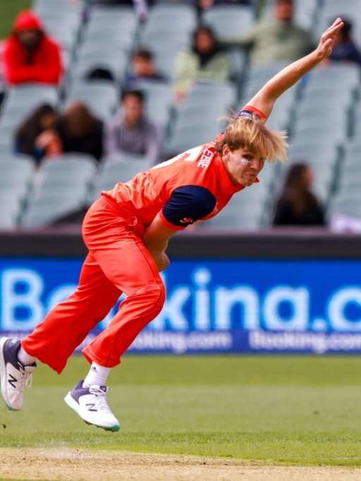 T20 WC: Bas de Leede shows character