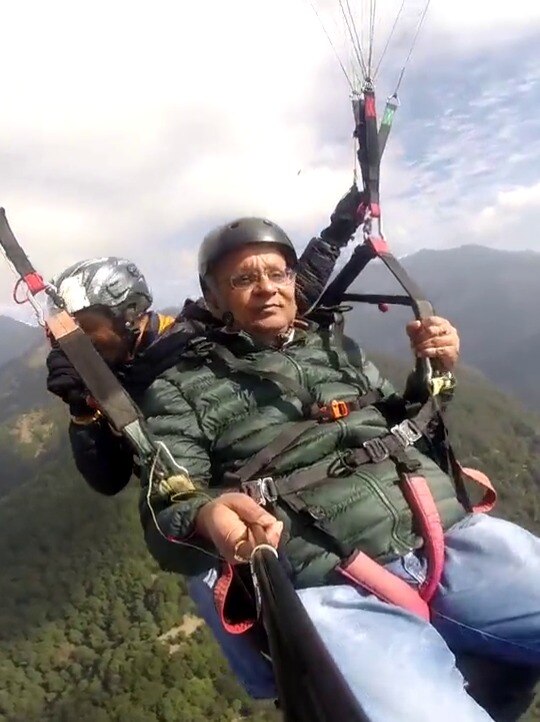 जब IAS ने 8000 फीट की ऊंचाई से लगाई छलांग, VIDEO - Ias bn singh shared experience of second ...