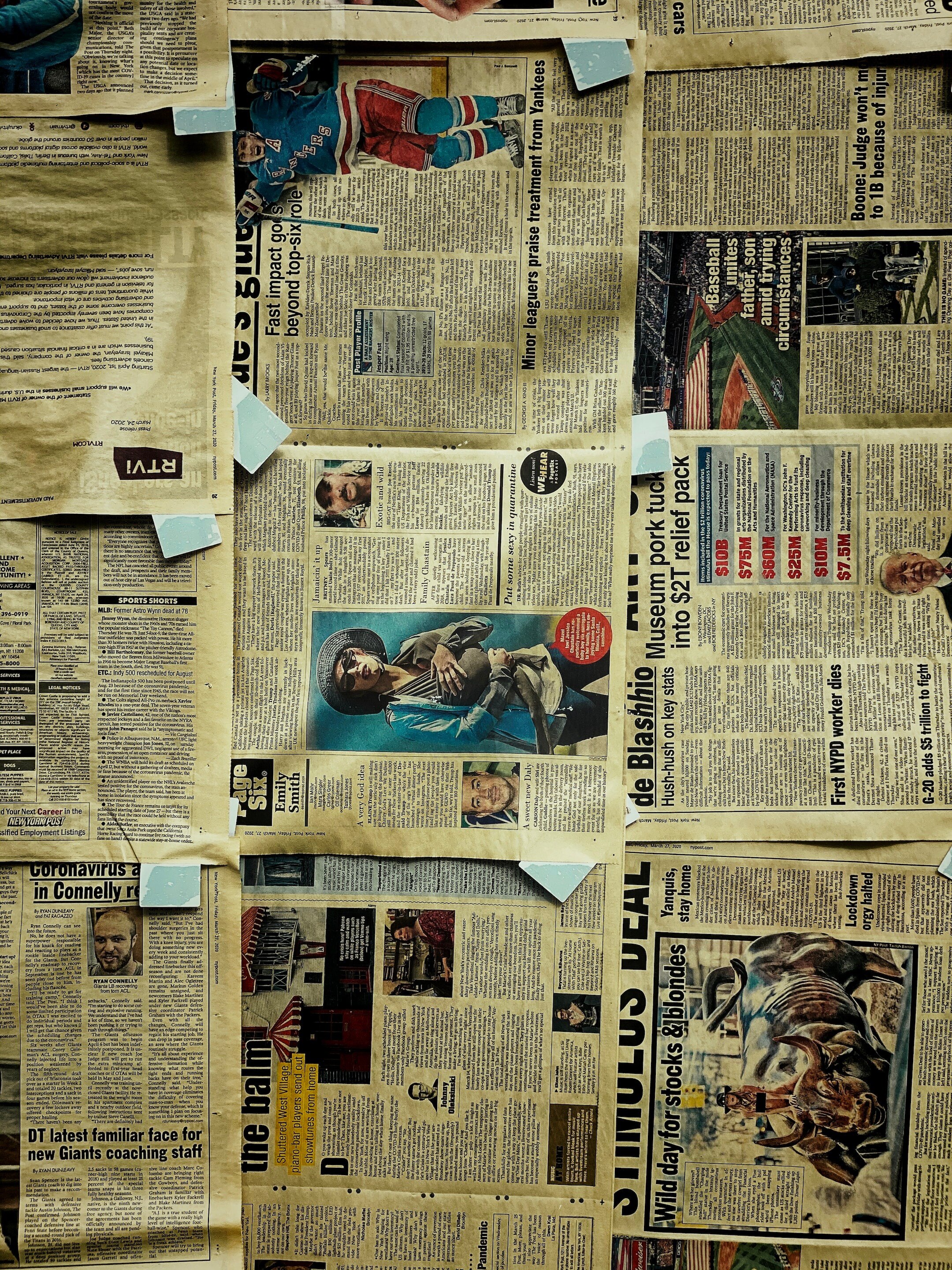 अखबार पीले क्यों पड़ने लगते हैं? ये है असली वजह - Newspaper turns ...