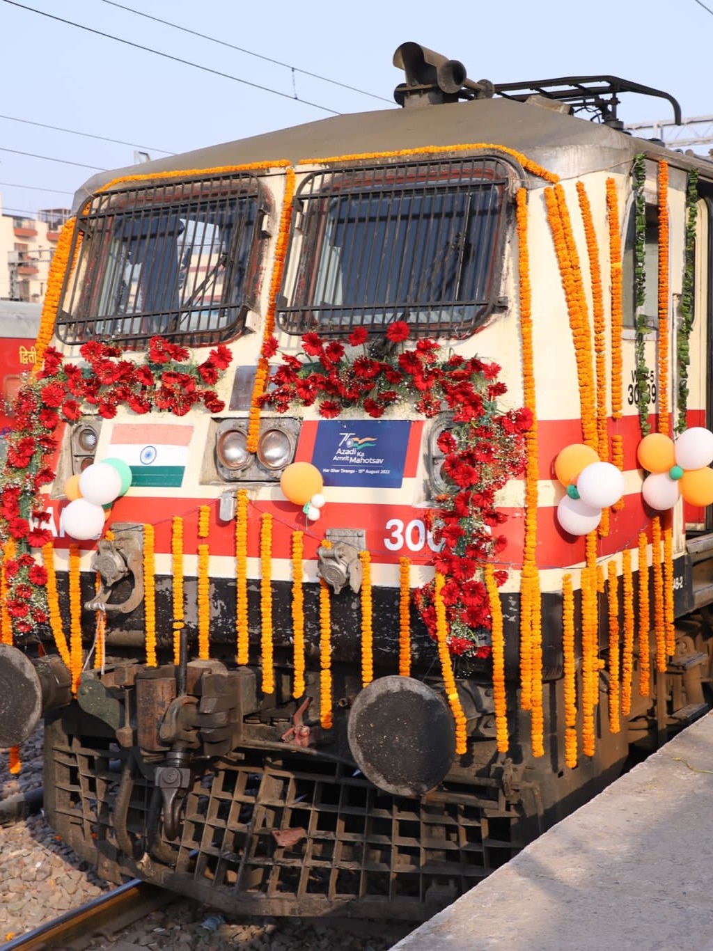 Railway Minister flags off Garvi Gujarat Yatra train: Check ticket ...