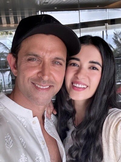 गर्लफ्रेंड के लिए फोटोग्राफर बने ऋतिक, सबा पर लुटाया प्यार, Ex वाइफ ने ...