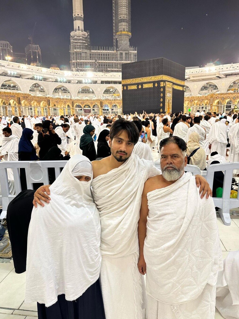 कभी पाई-पाई को मोहताज था एक्टर, अब मां को दिया ये कीमती तोहफा - Faisal ...