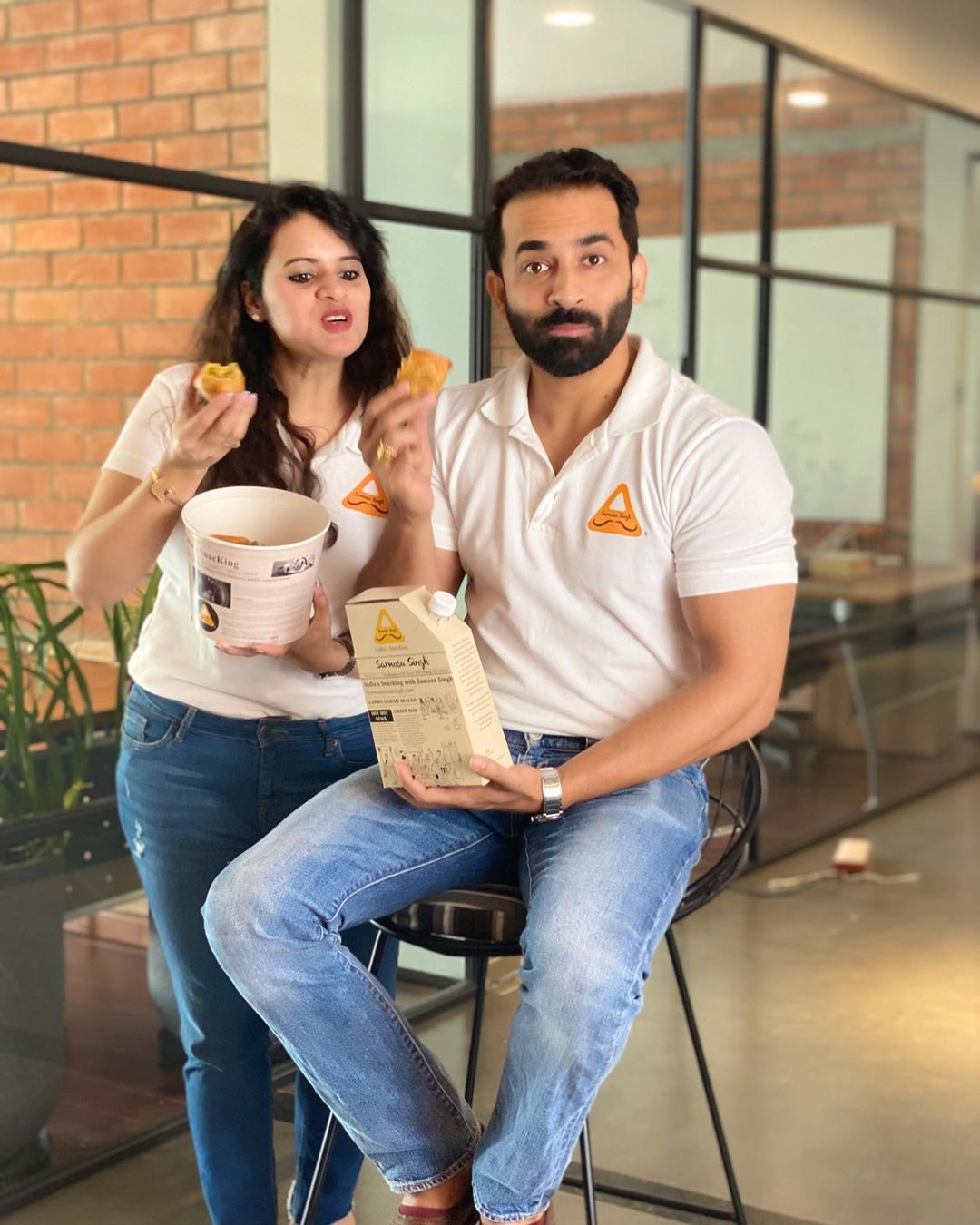 This couple quit their job, sold their flat to start Samosa Singh, and now built a multi-crore ...