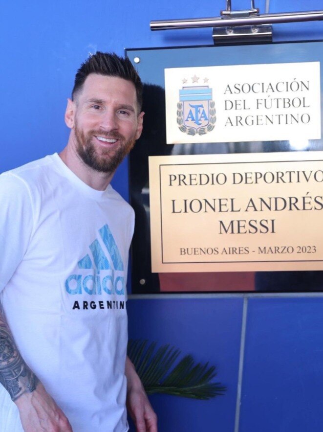Messi immortalized at Argentina training camp