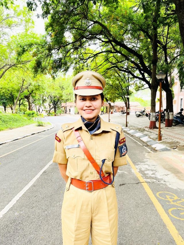 IPS अंशिका वर्मा की वर्दी में देखें ये तस्वीरें