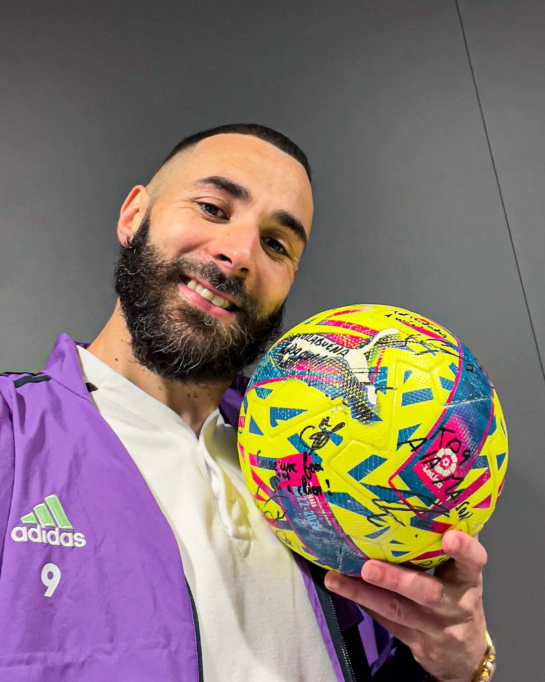 Benzema performs Umrah in Mecca