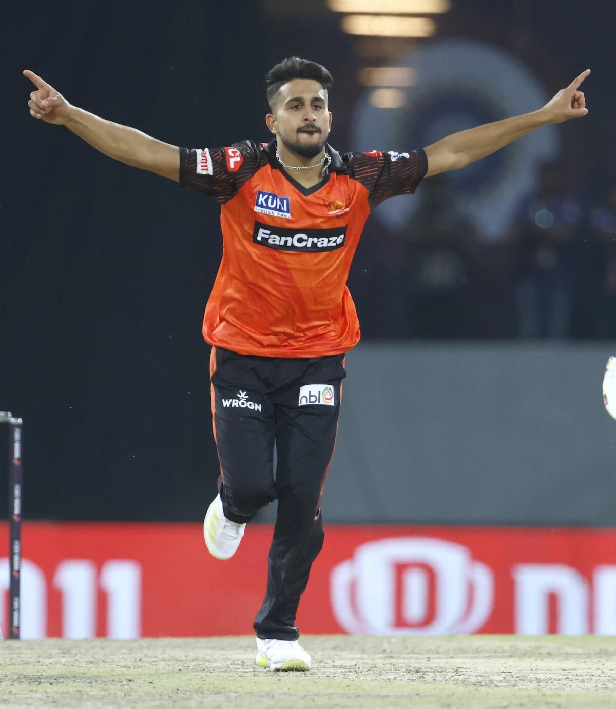 '4, 6, 6, 4', 'जम्मू-एक्सप्रेस' पटरी से उतरी! खूब हुई इस बॉलर की धुलाई ...