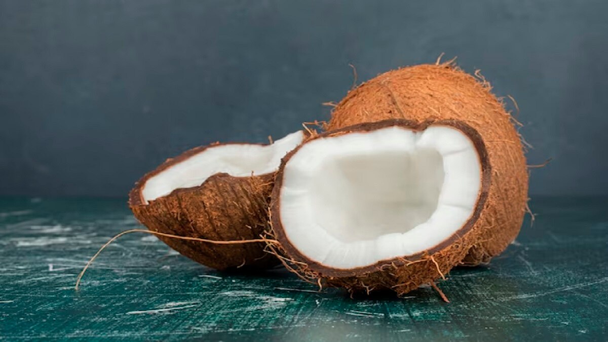 प्रसाद चढ़ाने के बाद बच गया नारियल? इस तरह कर सकते हैं यूज - Coconut ...