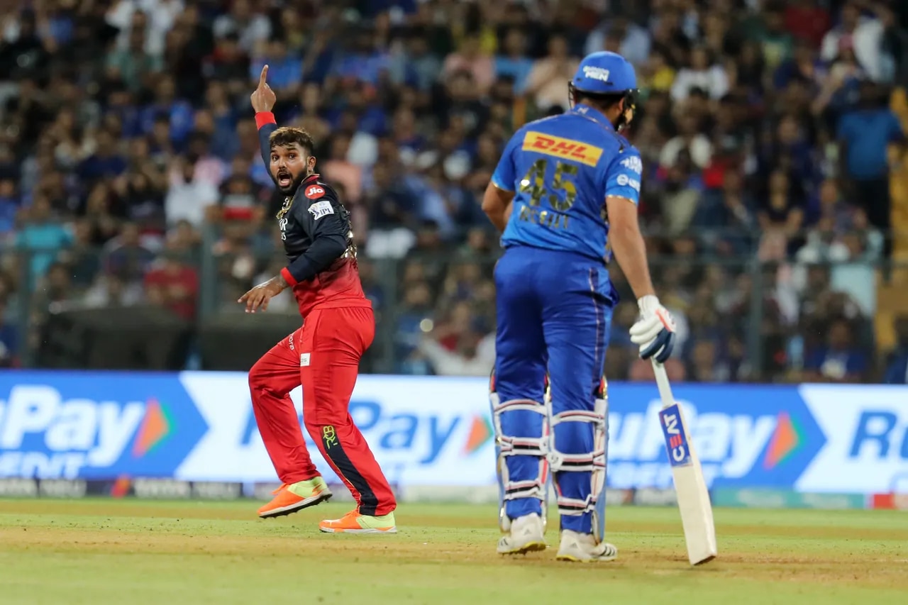 'हैलो DRS, ये ज्यादा नहीं हो गया', रोहित शर्मा के OUT होने पर उठे सवाल ...