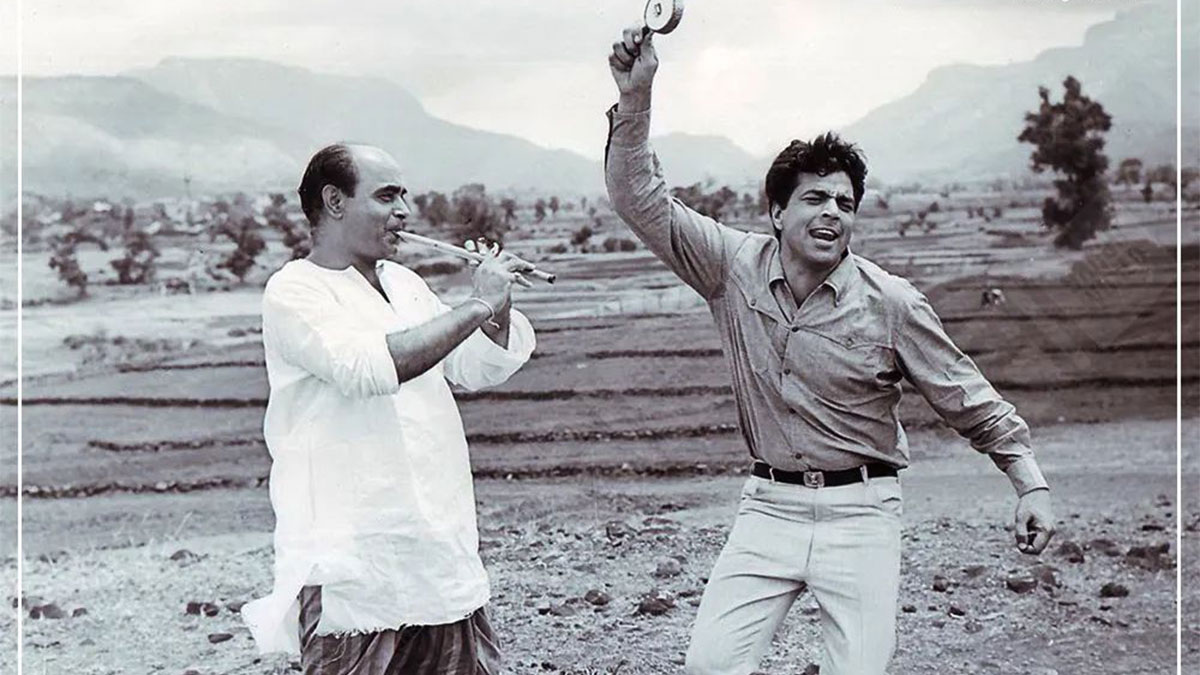 जब रामानंद ने बजाई बांसुरी, धुन पर नाचे धर्मेंद्र, नहीं देखी होगी ऐसी तस्वीर - Dharmendra danced ...