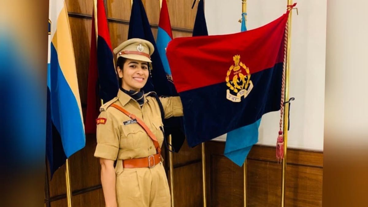 मिलिए IPS अनुकृति शर्मा से, रोशन की एक बुजुर्ग महिला की जिंदगी