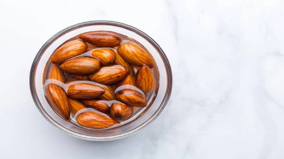 भिगोकर खाते हैं बादाम? छिलके फेंकने के बजाए ऐसे करें यूज - Almond peels ...