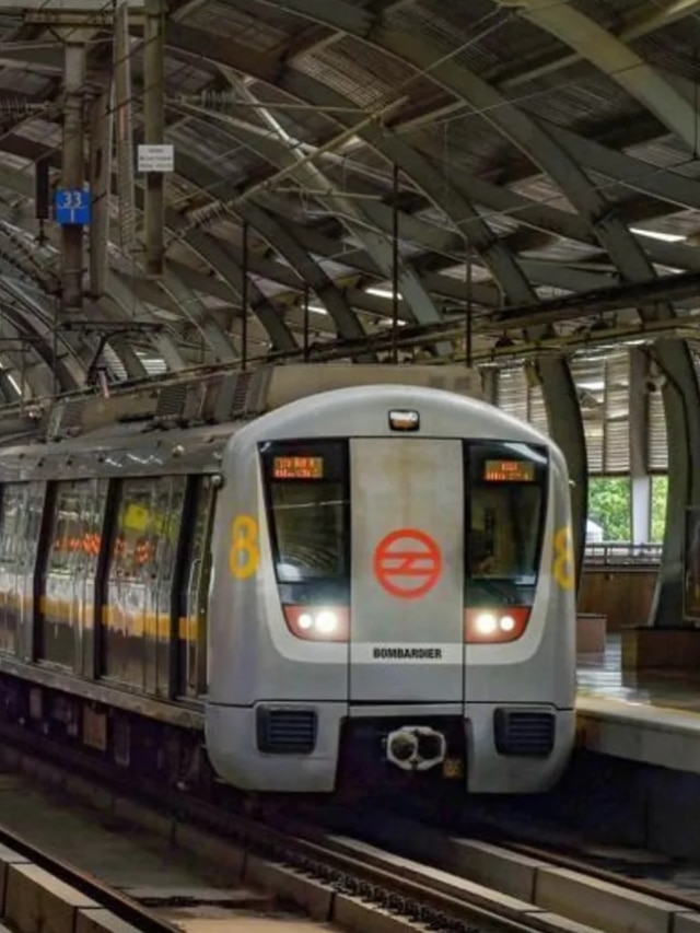 दिल्ली Metro में शराब की कितनी बोतलें ले जा सकते हैं आप?