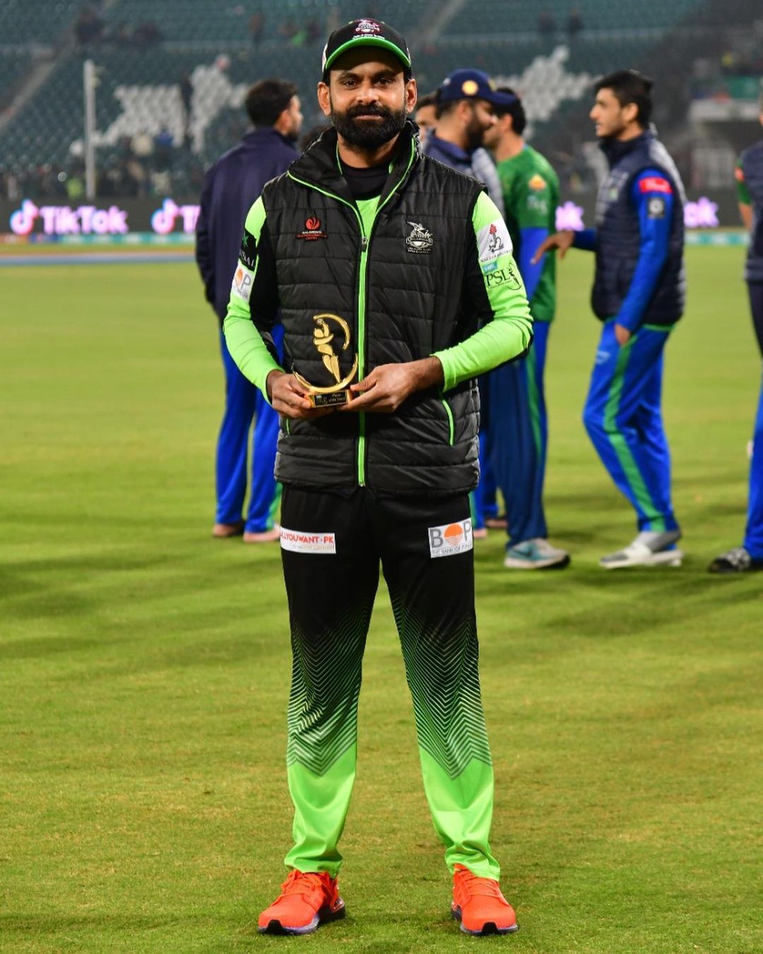 Hafeez scripts T10 history: 2 overs, 6 wickets