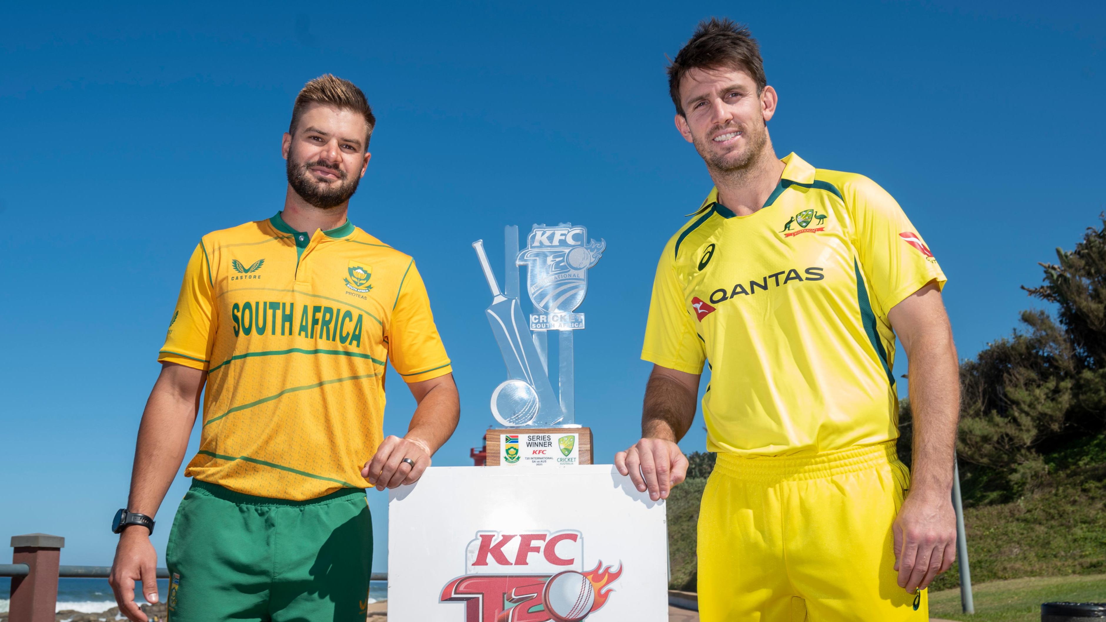 SA vs AUS: Marsh, Markram pose with trophy